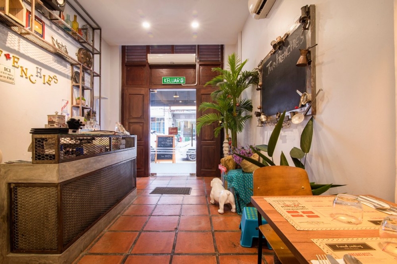 7 Pet-Friendly Cafes in Penang: Paw-some Spots to Eat and Chill